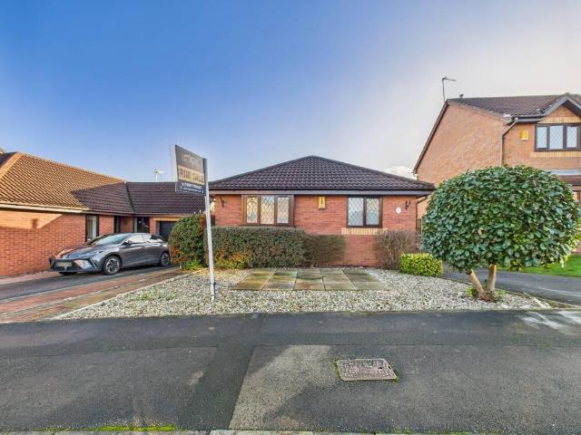 2 bedroom detached bungalow for sale