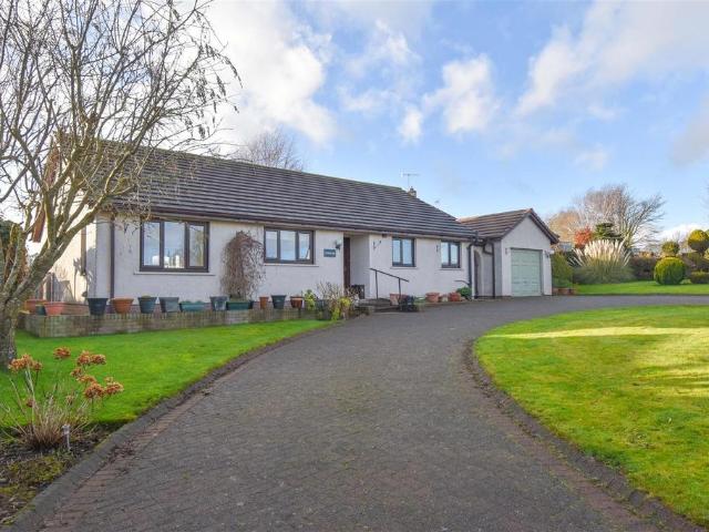 2 bedroom detached bungalow for sale