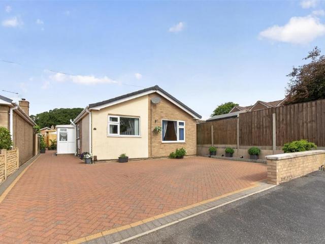 2 bedroom detached bungalow for sale