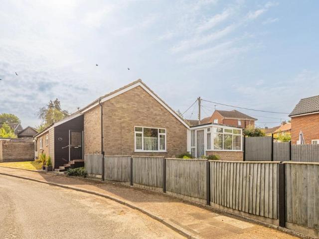 2 bedroom detached bungalow for sale