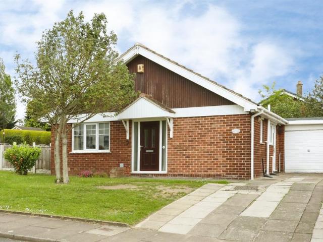 2 bedroom detached bungalow for sale