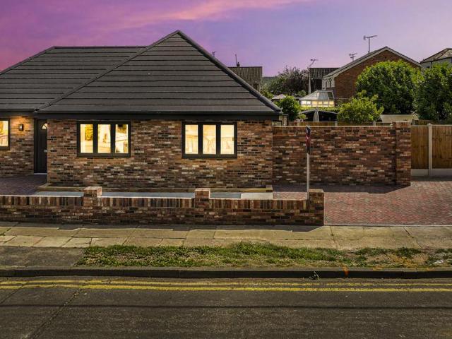 2 bedroom detached bungalow for sale
