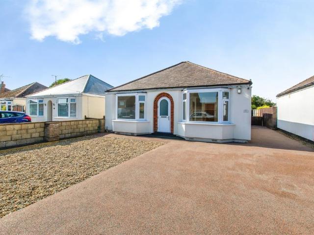 2 bedroom detached bungalow for sale