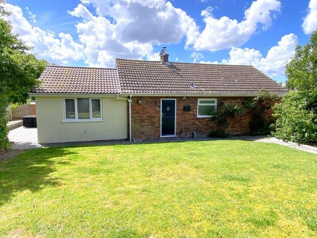 2 bedroom detached bungalow for sale