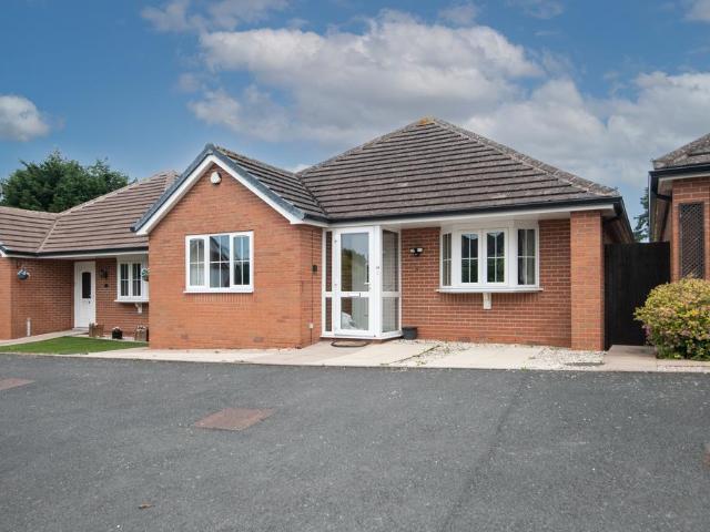 2 bedroom detached bungalow for sale