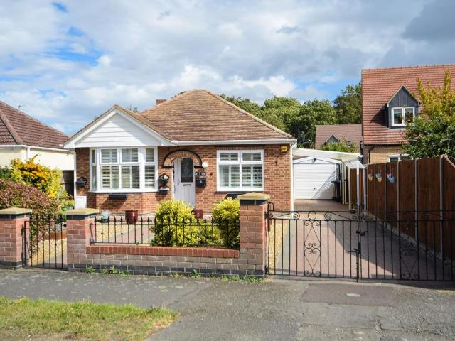 2 bedroom detached bungalow for sale