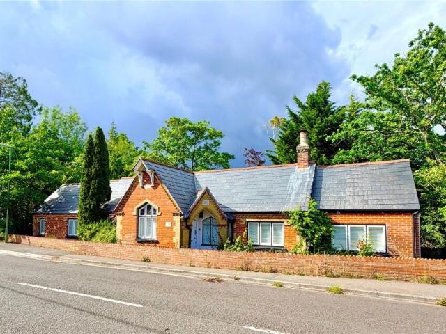 2 bedroom detached bungalow for sale