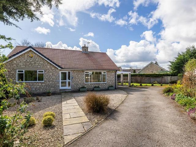 2 bedroom detached bungalow for sale