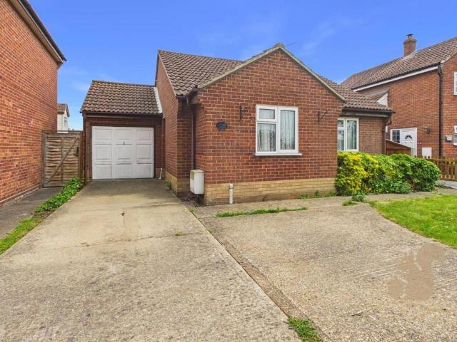 2 bedroom detached bungalow for sale