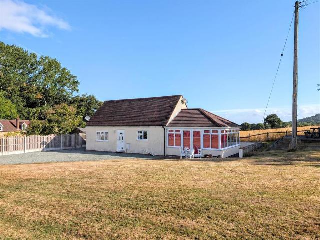 2 bedroom detached bungalow for sale