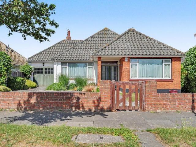 2 bedroom detached bungalow for sale