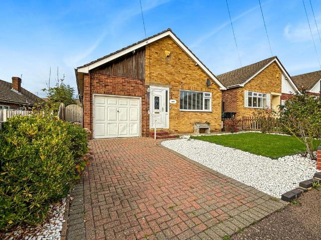 2 bedroom detached bungalow for sale