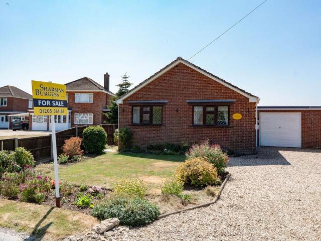 2 bedroom detached bungalow for sale