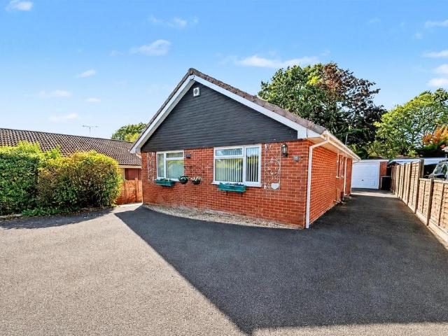 2 bedroom detached bungalow for sale
