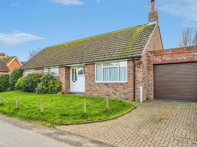 2 bedroom detached bungalow for sale