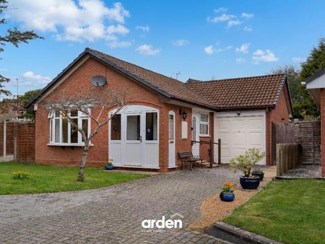 2 bedroom detached bungalow for sale