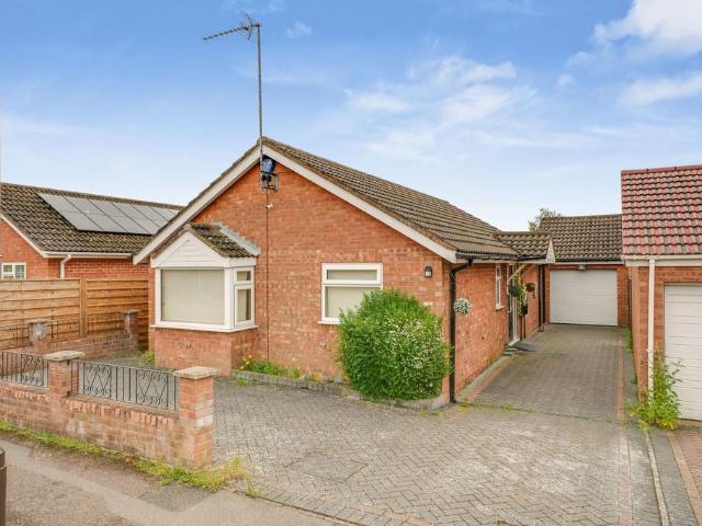 2 bedroom detached bungalow for sale