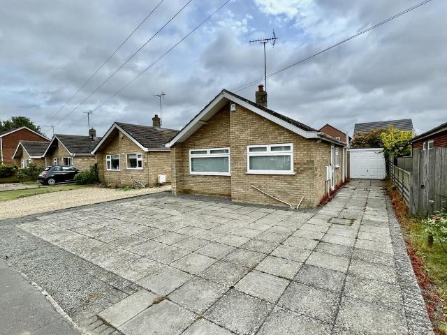 2 bedroom detached bungalow for sale