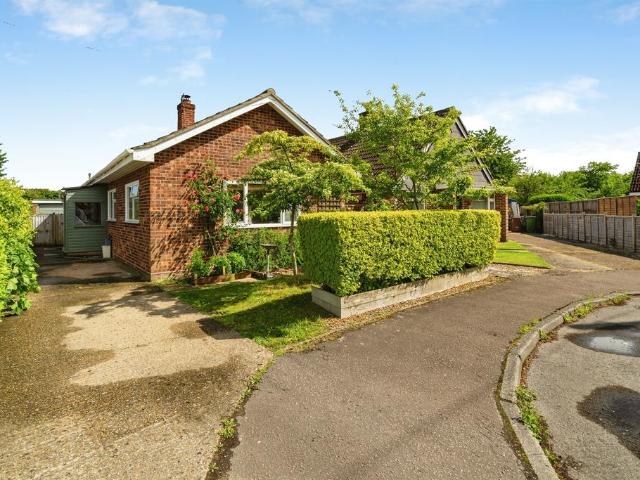 2 bedroom detached bungalow for sale