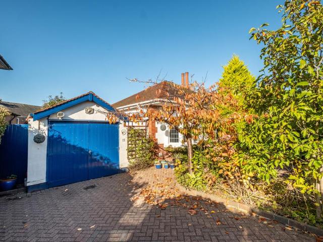 2 bedroom detached bungalow for sale