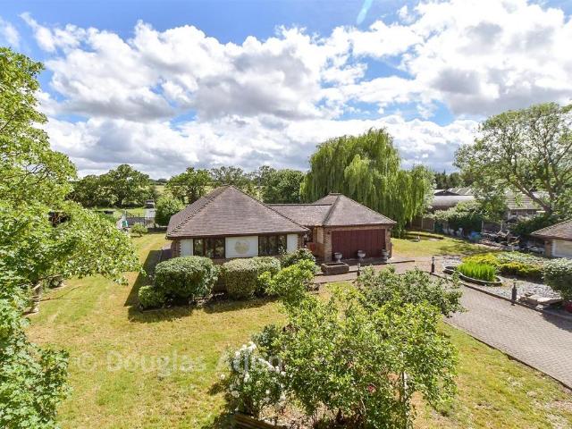 2 bedroom detached bungalow for sale