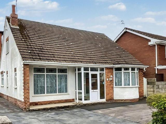 2 bedroom detached bungalow for sale