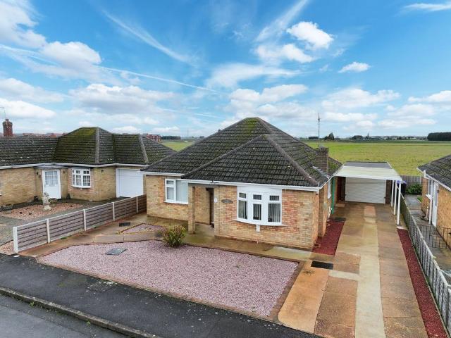 2 bedroom detached bungalow for sale