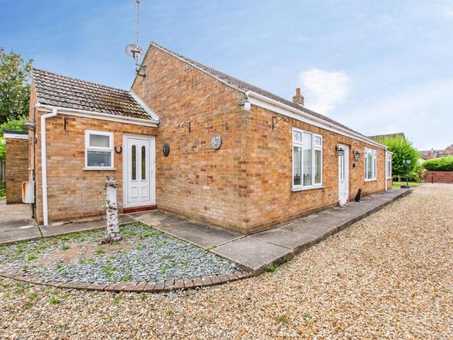 2 bedroom detached bungalow for sale