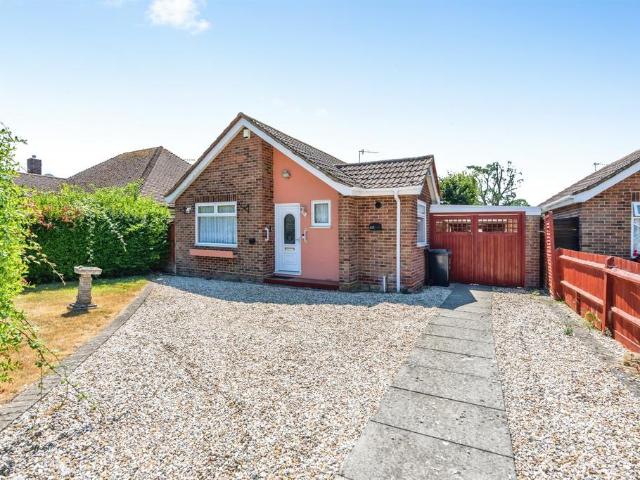 2 bedroom detached bungalow for sale
