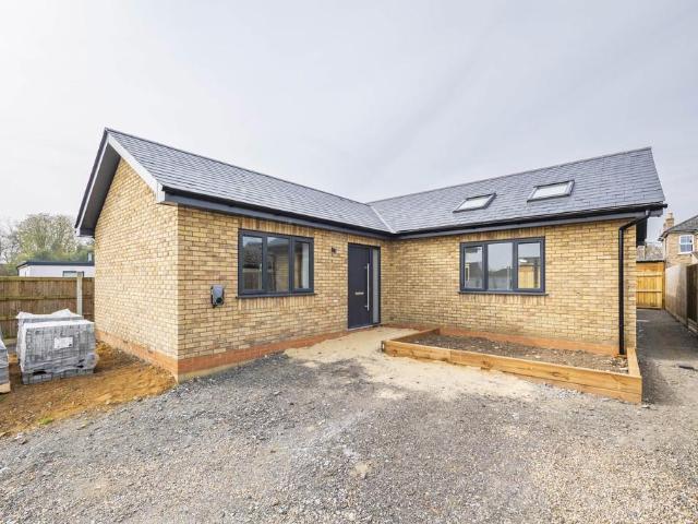 2 bedroom detached bungalow for sale