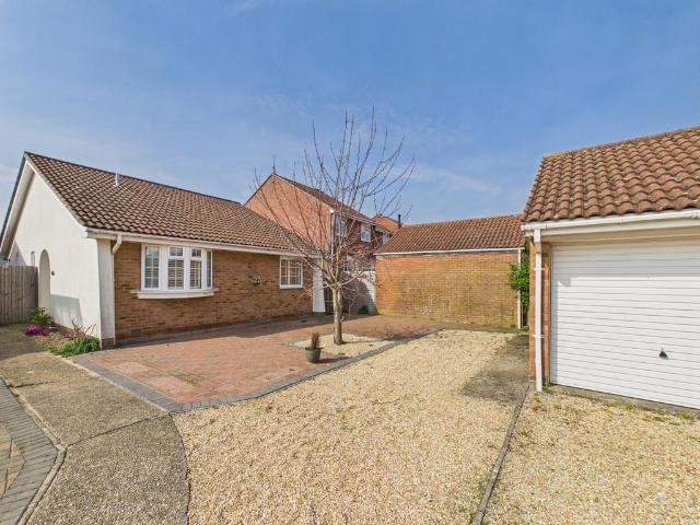 2 bedroom detached bungalow for sale