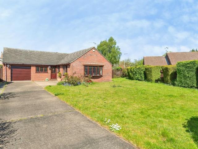 2 bedroom detached bungalow for sale