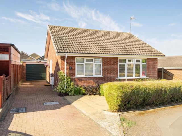 2 bedroom detached bungalow for sale