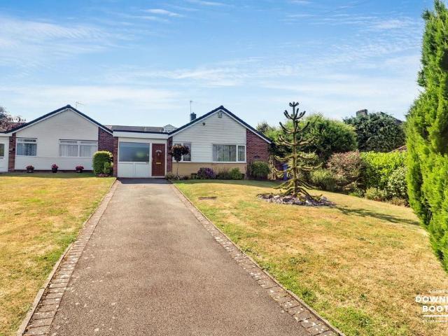 2 bedroom detached bungalow for sale