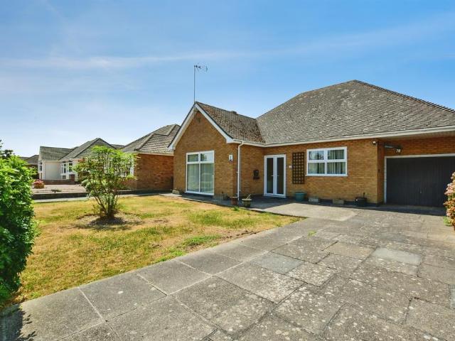 2 bedroom detached bungalow for sale