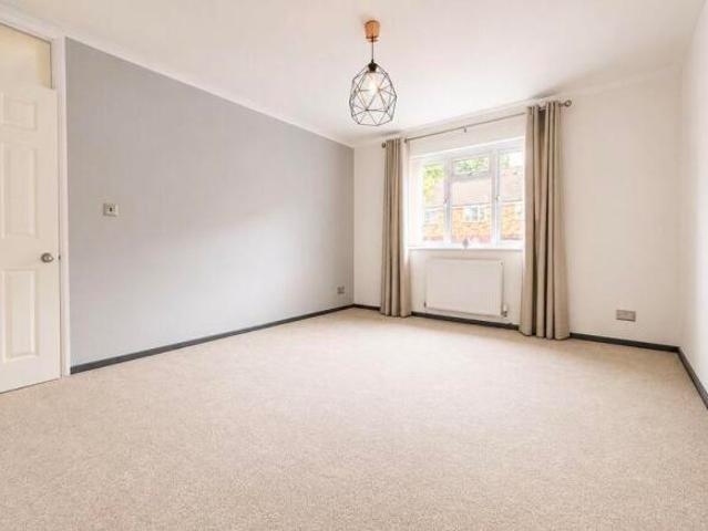 2 bedroom detached bungalow for sale in 176 Bunglow to rear of Beechwood Road, LU4
