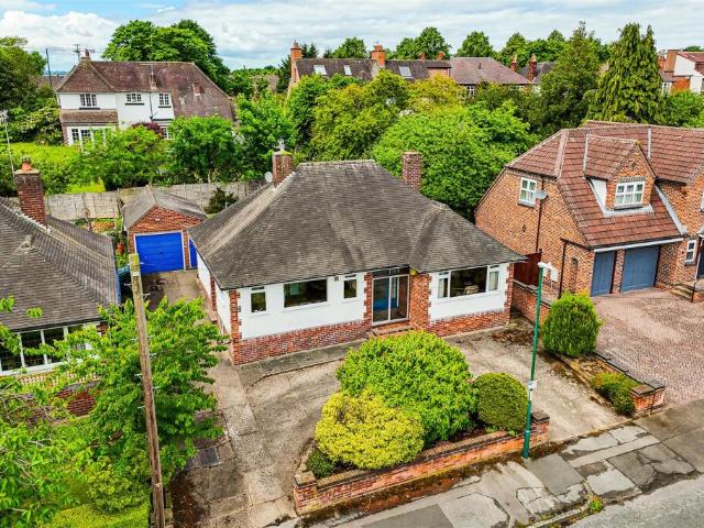 2 bedroom detached bungalow for sale in Covedale Road, Sherwood, Nottinghamshire, NG5 3HY, NG5