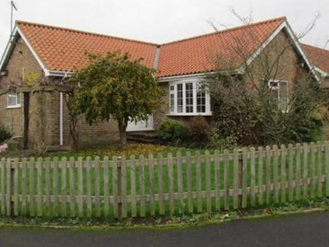 2 bedroom detached bungalow for sale in Castle Close ThorntonLeDale YO18 7TW YO18