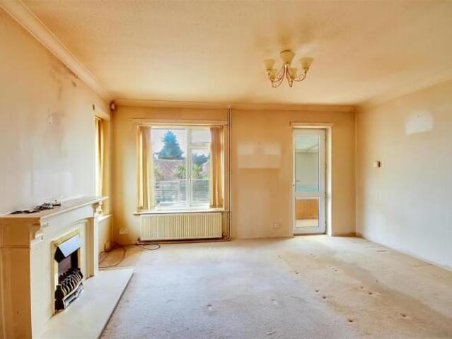 2 bedroom detached bungalow for sale in Chute Avenue, High Salvington, BN13