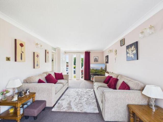 2 bedroom detached bungalow for sale in Chilcombe Way, Lower Earley, RG6