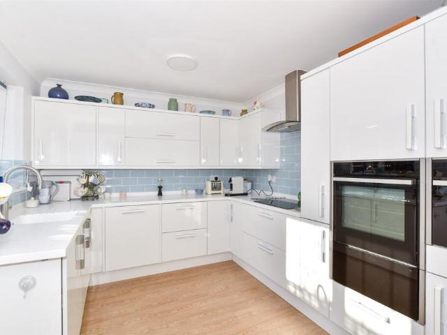 2 bedroom detached bungalow for sale in Crompton Gardens, Maidstone, Kent, ME15