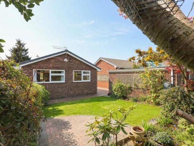 2 bedroom detached bungalow for sale in Auckland Rise, Halfway, S20