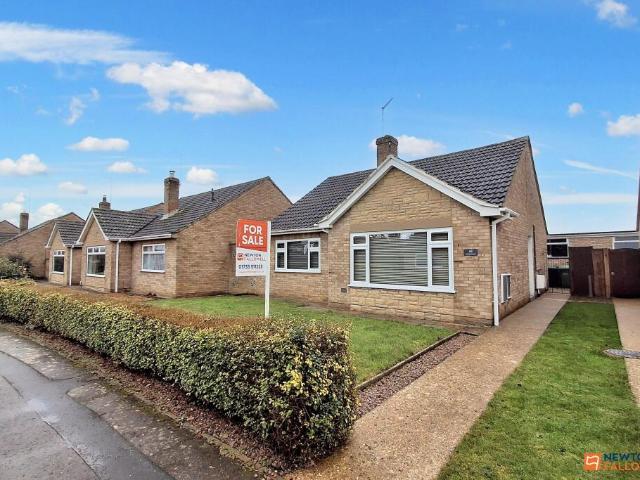 2 bedroom detached bungalow for sale in Beauvale Gardens, Gunthorpe, Peterborough, PE4