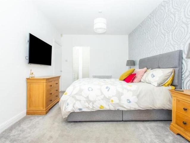 2 bedroom detached bungalow for sale in Belle Vue Avenue, Scholes, Leeds, LS15