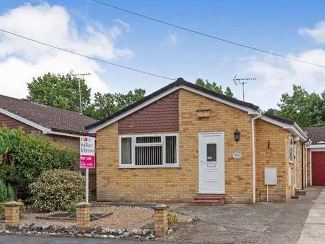 2 bedroom detached bungalow for sale in Blackbird Avenue Brandon IP27