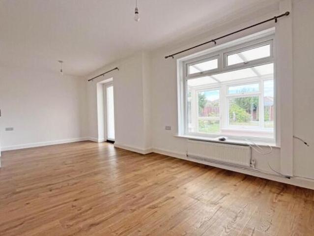 2 bedroom detached bungalow for sale in Broadaview Close, Eastbourne, BN20 9RB, BN20