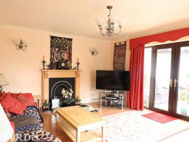 2 bedroom detached bungalow for sale in Burgh Road Bradwell NR31