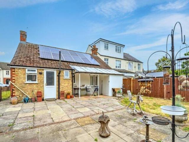 2 bedroom detached bungalow for sale in Goldington Road, Bedford, MK41 9PB, MK41