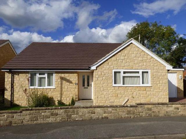 2 bedroom detached bungalow for sale in Gillingham Dorset SP8 4AL SP8