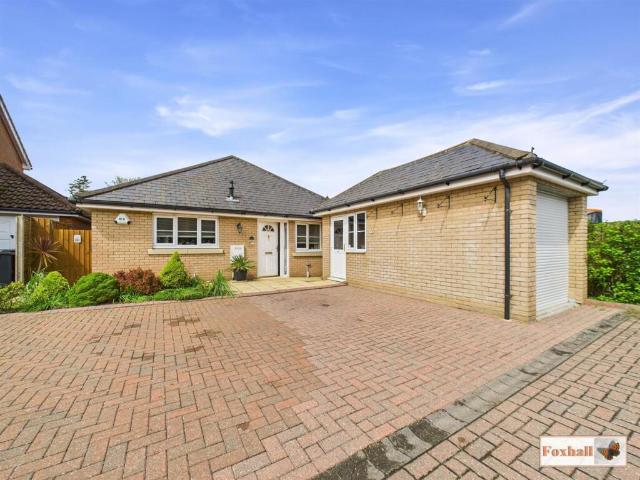 2 bedroom detached bungalow for sale in Darnford Gardens, Ipswich, IP3